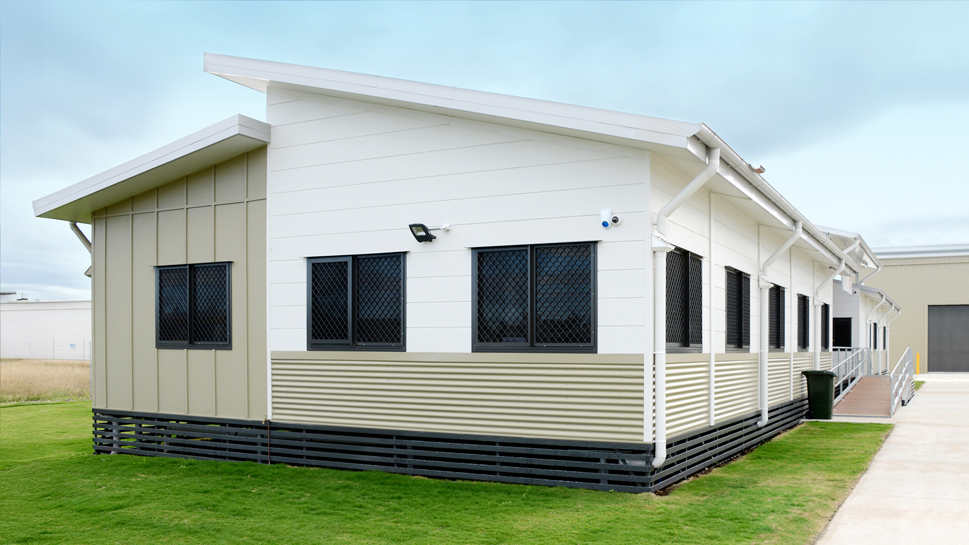 Australia Pacific LNG Custom-designed Operations Building | ATCO ...